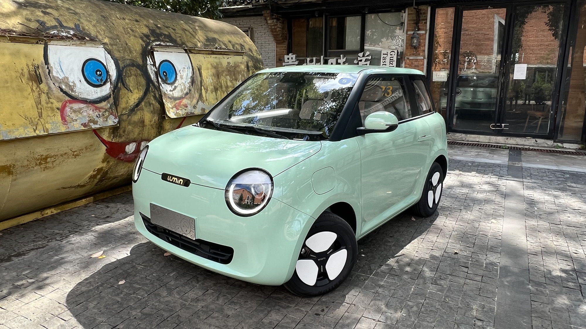 我愿称之为A00电动车的天花板！视频体验长安Lumin糯玉米|新车解析|国产新车|新能源_新浪新闻