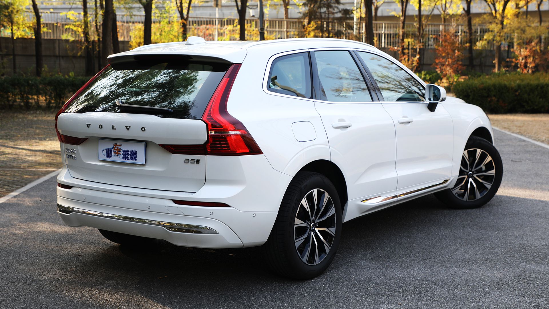 主打安全性豪华SUV，沃尔沃XC60狂降10万+，还买凯迪拉克XT5么|行业新闻|汽车视频|沃尔沃_新浪新闻