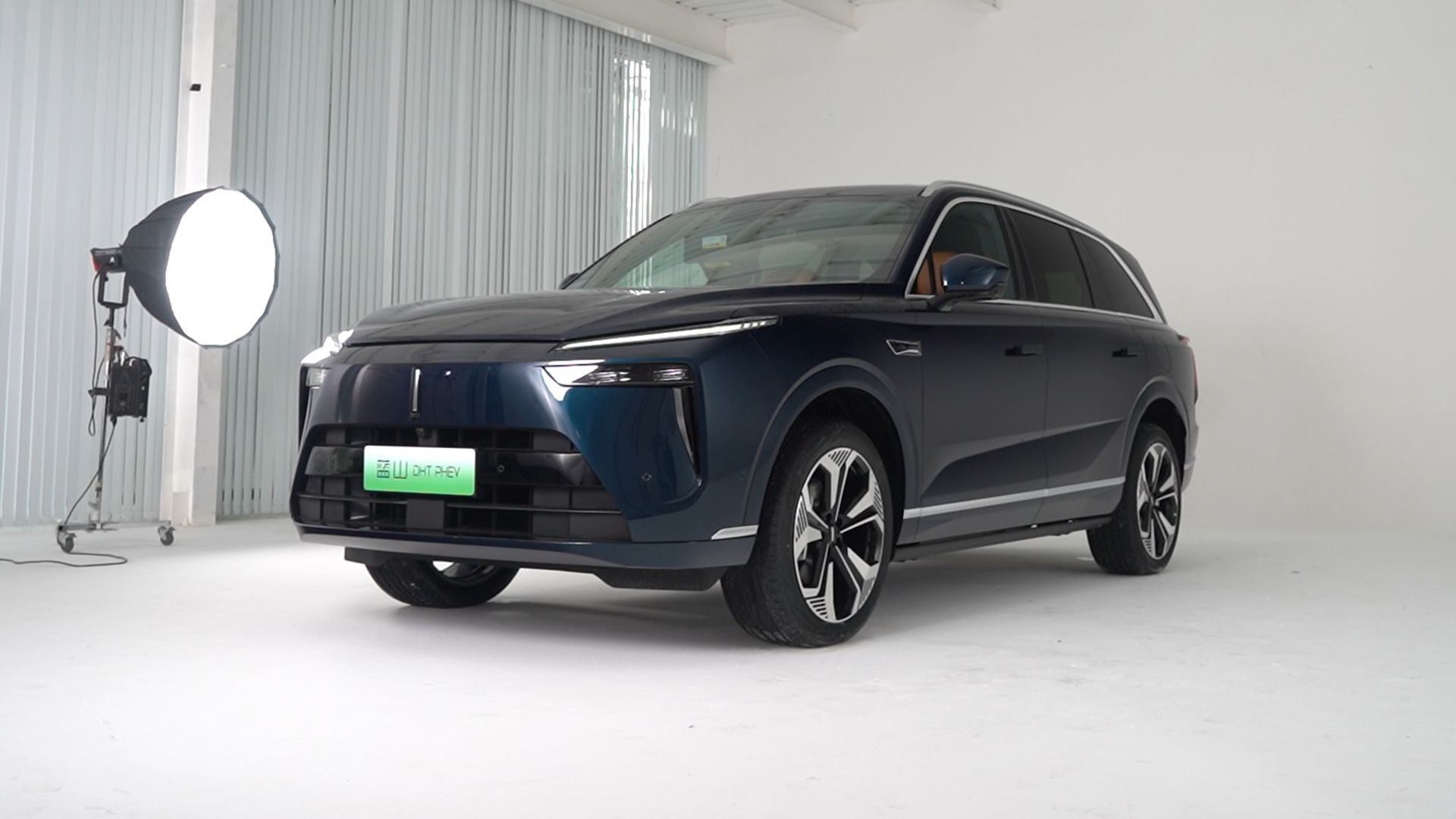 实拍蓝山DHT-PHEV 4.9秒破百的大六座SUV|新车实拍|汽车视频|新能源_新浪新闻