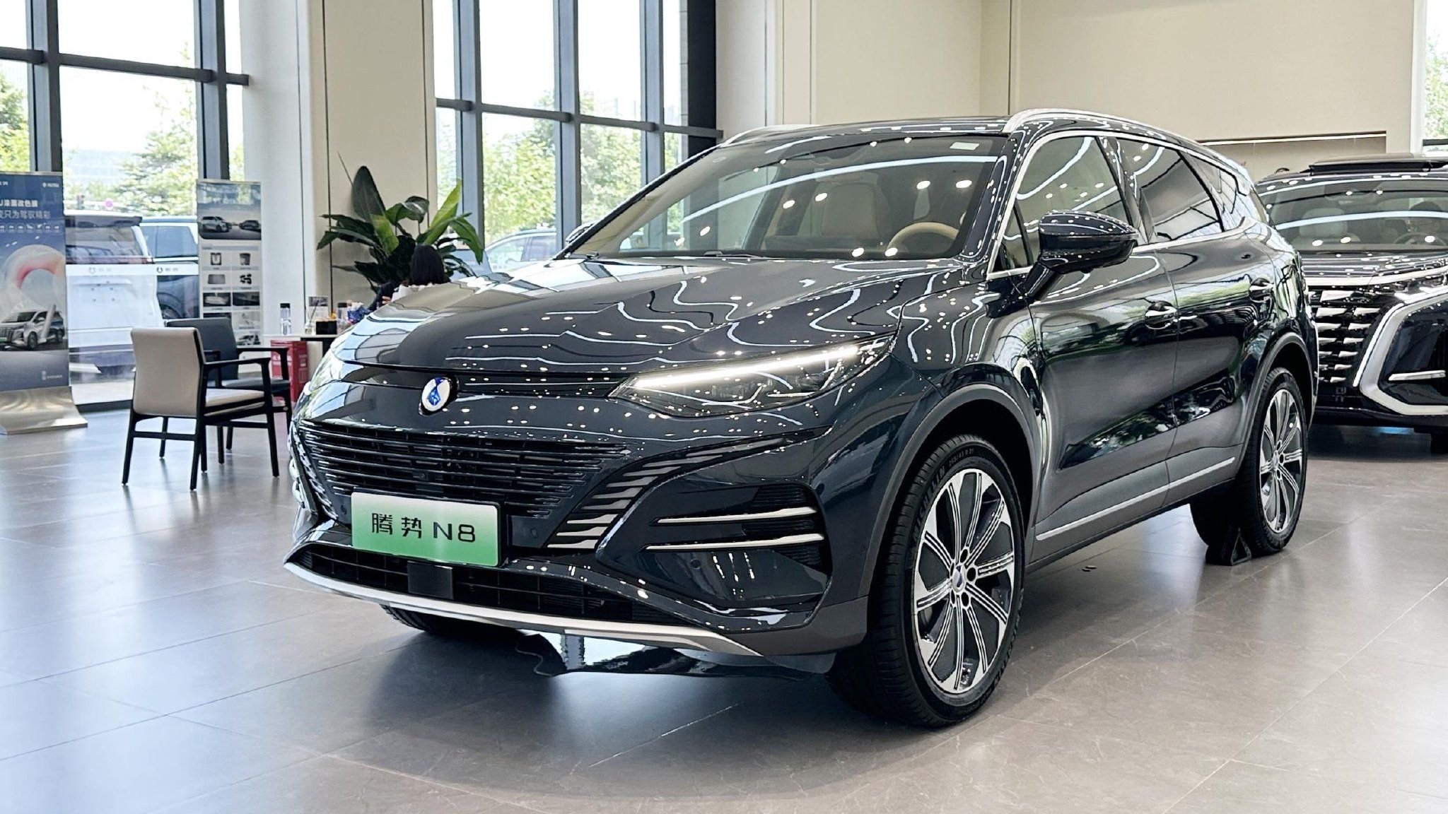 31.98万元起，综合续航1030km，6座和7座可选，腾势N8正式上市|新车上市|国产新车|新能源_新浪新闻