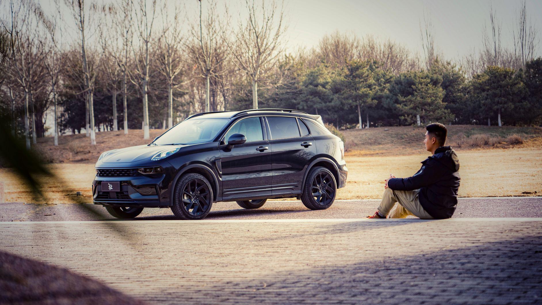 2.0T+8AT配最新车机系统，试新款领克01暗夜版【观冬煮】|新车解析|汽车视频|8AT变速器_新浪新闻