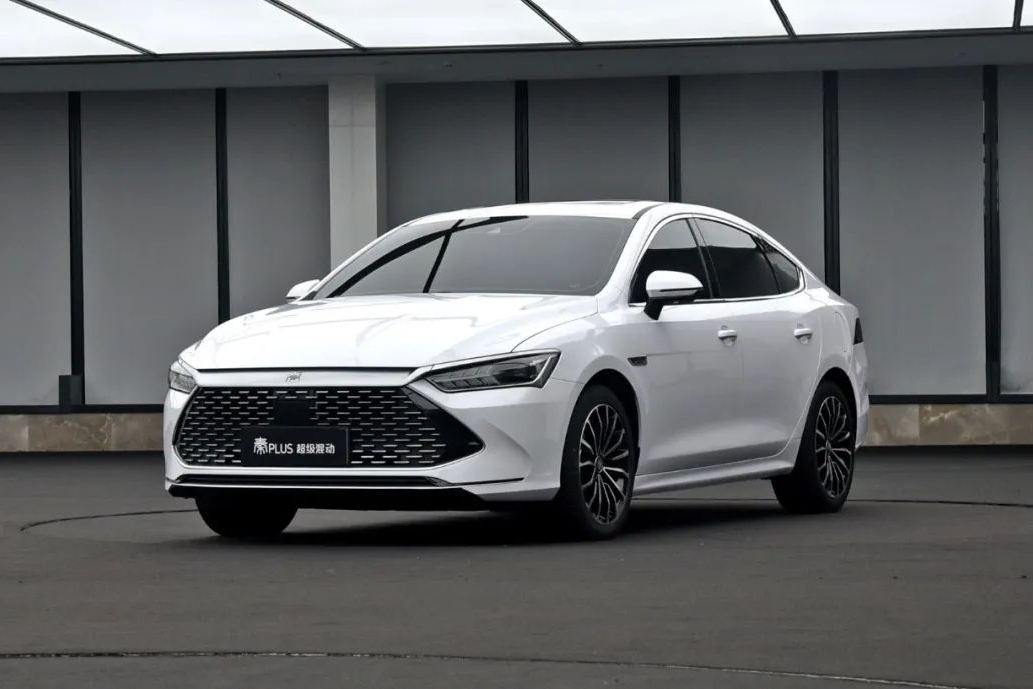 亚迪秦PLUS爆卖7万辆，国产轿车能靠混动“翻身”？-新浪汽车