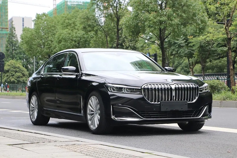 分析朋友的宝马730Li养车成本 我竟然算出了他的月薪！-新浪汽车