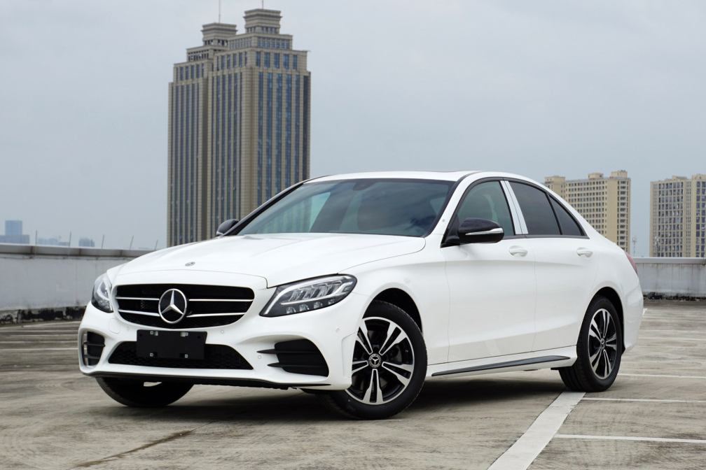 三十万落地的优雅“女神”——奔驰C260L-新浪汽车