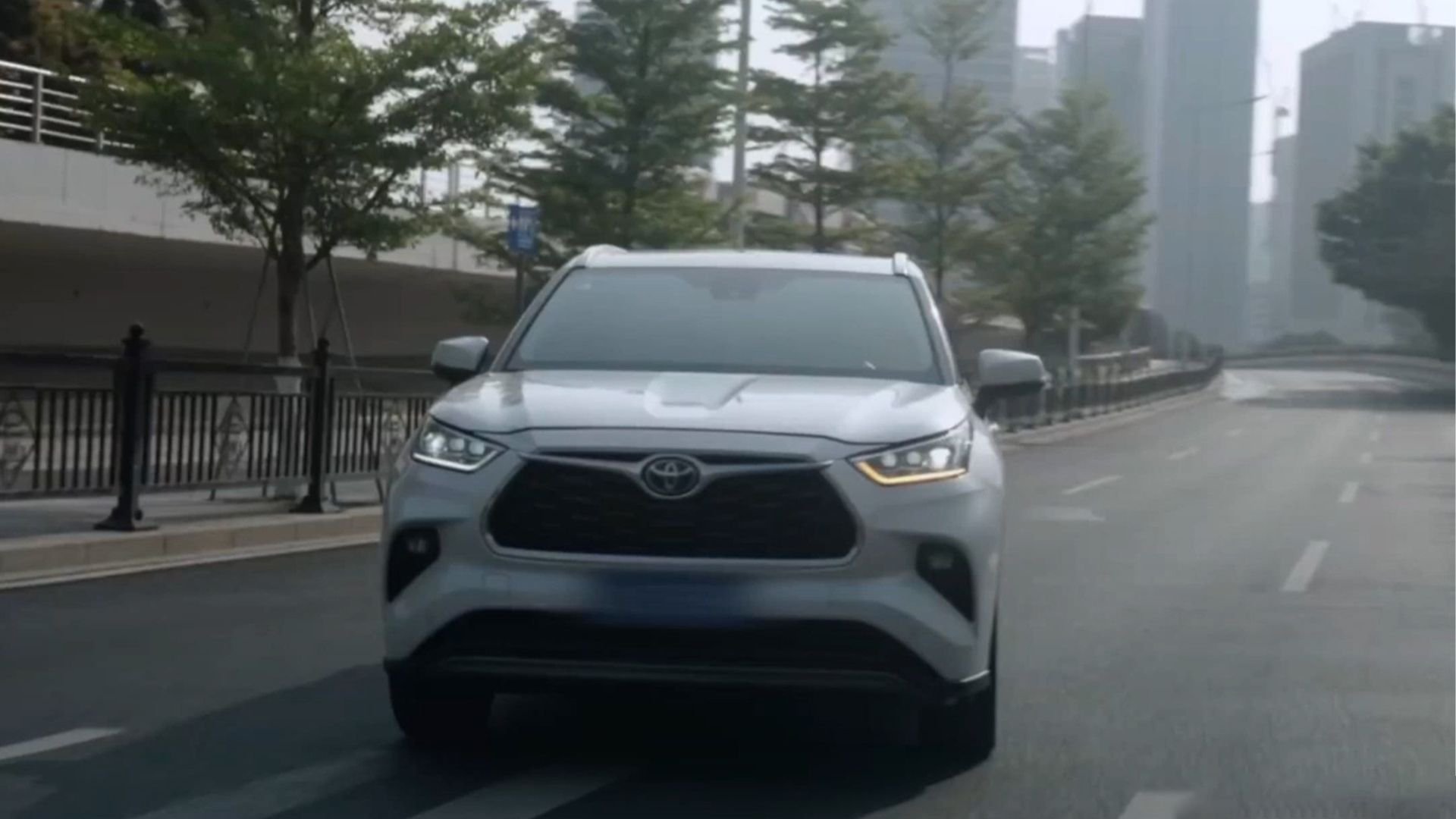 汉兰达8月限时优惠！汽油版官方直补2.5万、双擎版直补2万！|汽车资讯|25-35万suv|新能源_新浪新闻