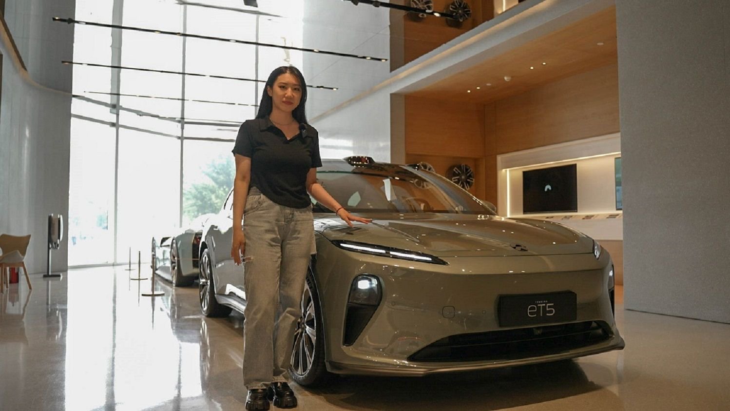 逃离都市的快意人生 静态体验蔚来ET5 Touring|新车资讯|汽车视频|新能源_新浪新闻