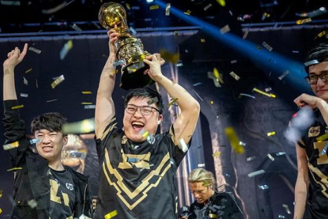 G2在520当天官宣喜欢RNG，图片内容挑事儿，网友：杀人诛心啊！|杀人|事儿|战队_新浪新闻