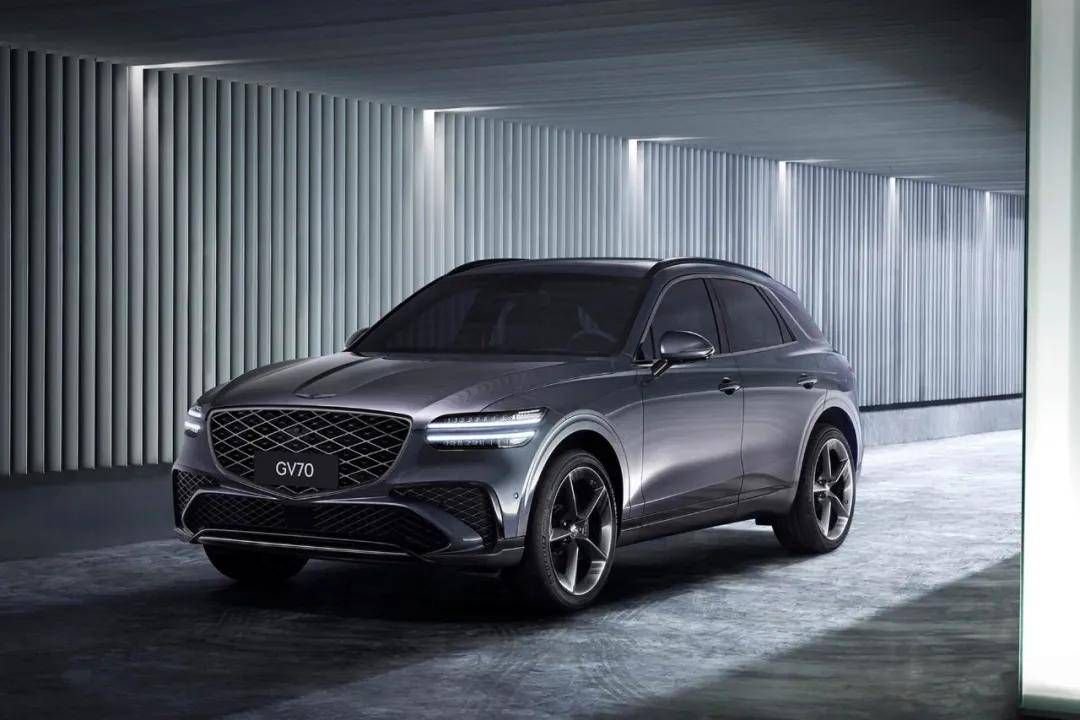 下探到30万元内，新款GV70上市，韩系豪华品牌还顶得住？-新浪汽车