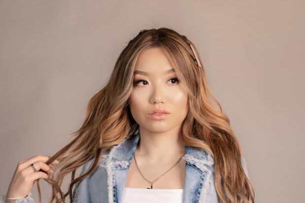 少城时代签约音乐人CHYL发布新单 吐槽生活小确丧|音乐人|吐槽|歌曲_新浪新闻