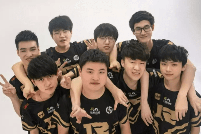 Deft夺冠引发复出热潮！Pawn回归或成Faker替补，UZI近期能上场|复出|将军|上场_新浪新闻