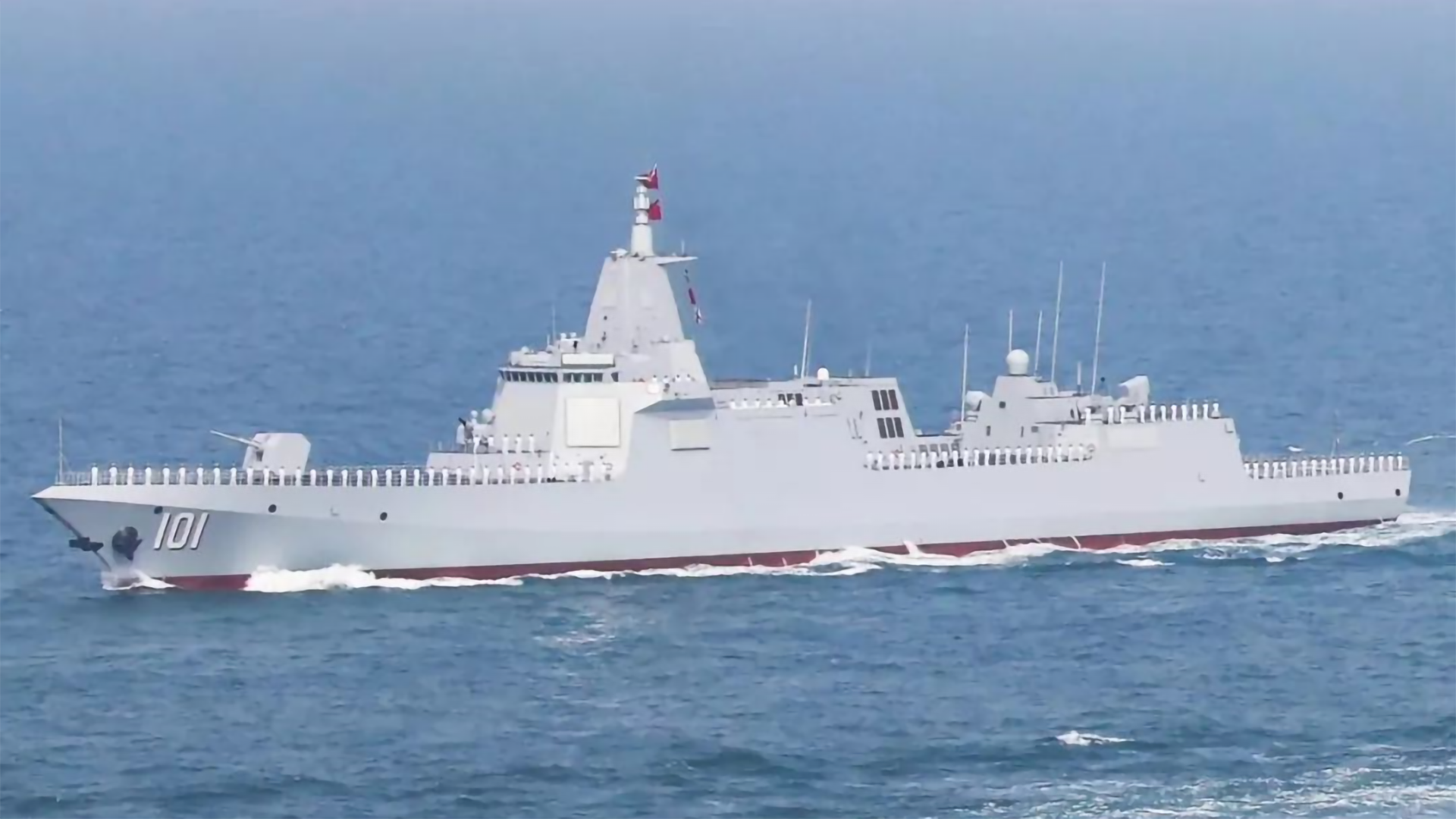 专家解读：海军055型导弹驱逐舰的“隐身斗篷”一体式桅杆！_新浪新闻