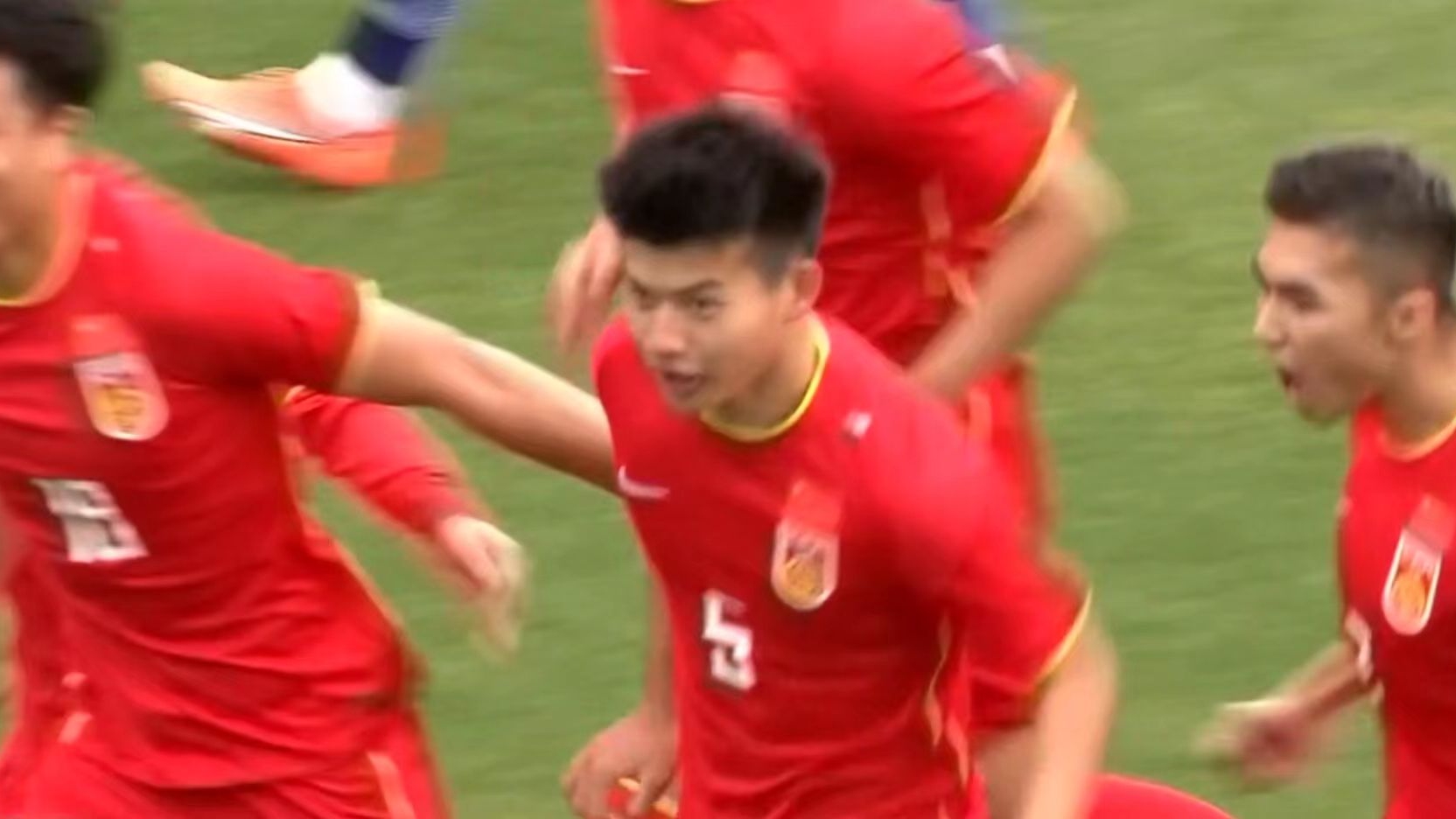 梦幻开局 ，U20国足vs日本，开场6分钟U20国足头球破门1-0领先|国足|中国足球|U20国足_新浪新闻