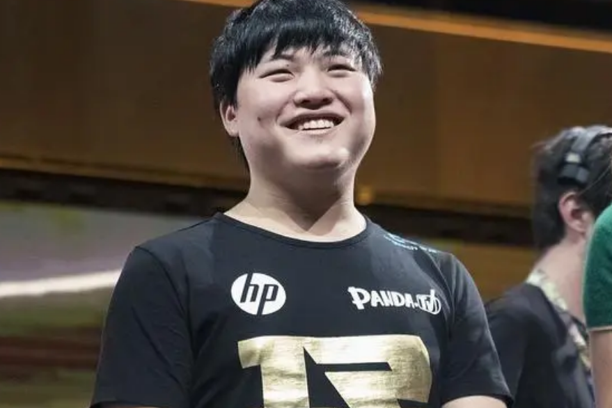 UZI预测EDG今年LPL第一！直言JDG不弱，惨败只是因为EDG太猛|京东|惨败|乌兹_新浪新闻