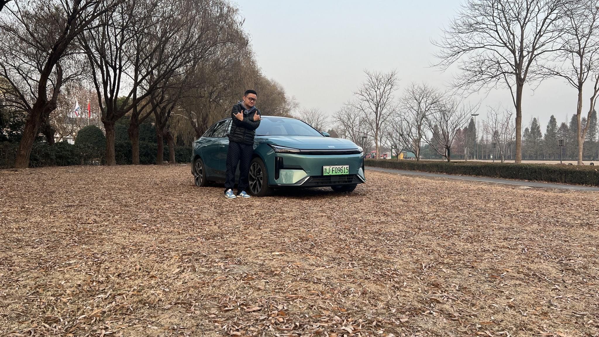 家轿新卷王 吉利银河L6续航超1300km 还有8155芯片|汽车新技术|11-15万三厢车|新能源_新浪新闻