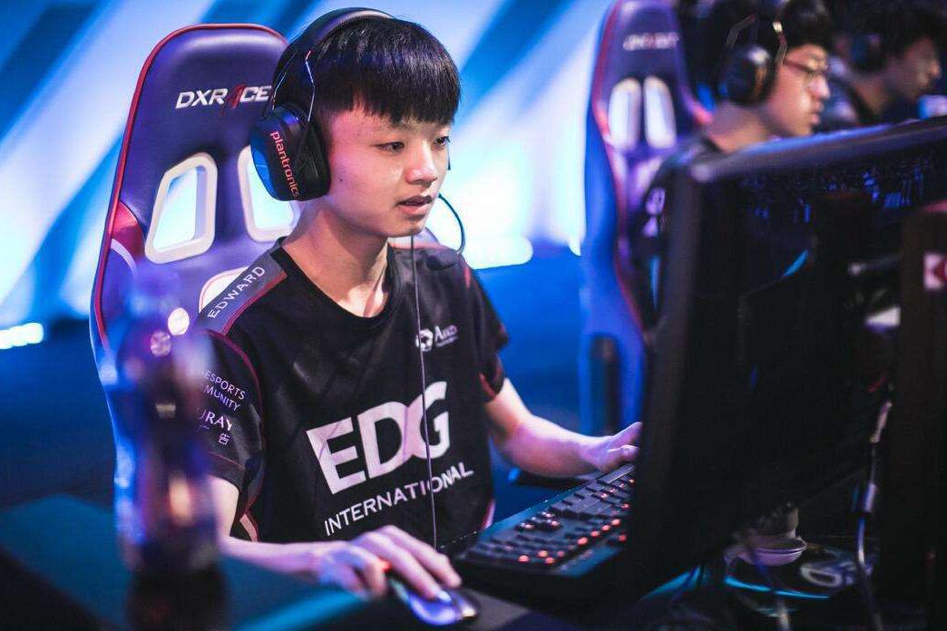EDG阿布再谈前选手iBoy转会：小昭主动提出想换个环境|阿布|小昭|选手_新浪新闻