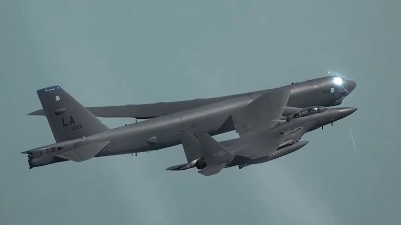 韩国国防部证实美军B-52轰炸机参加韩美联合空中演习_新浪新闻