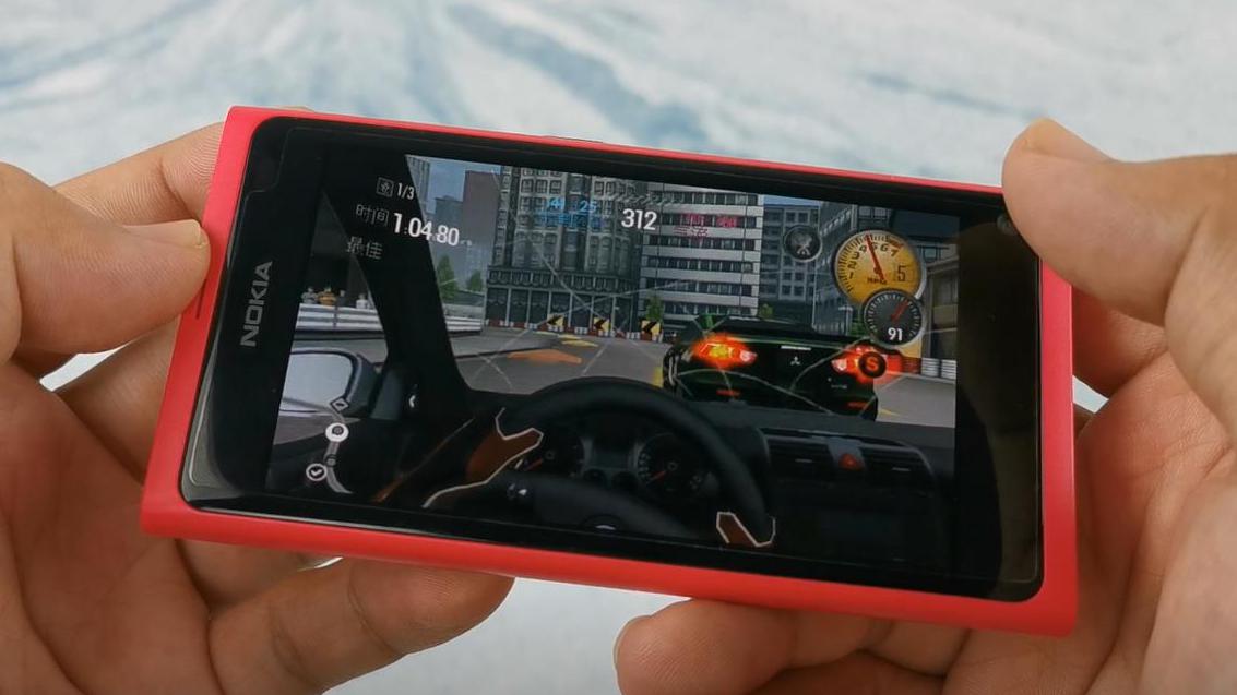 熊小白玩数码：收了一台诺基亚N9，能玩EA游戏大作《极品飞车》|诺基亚|nokia|诺基亚N9_新浪新闻