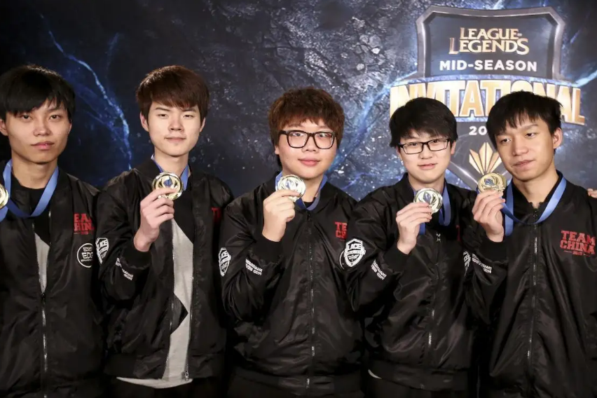 历届MSI冠军盘点：EDG打破SKT神话，G2最让人意外|冠军|冠军赛|队伍_新浪新闻