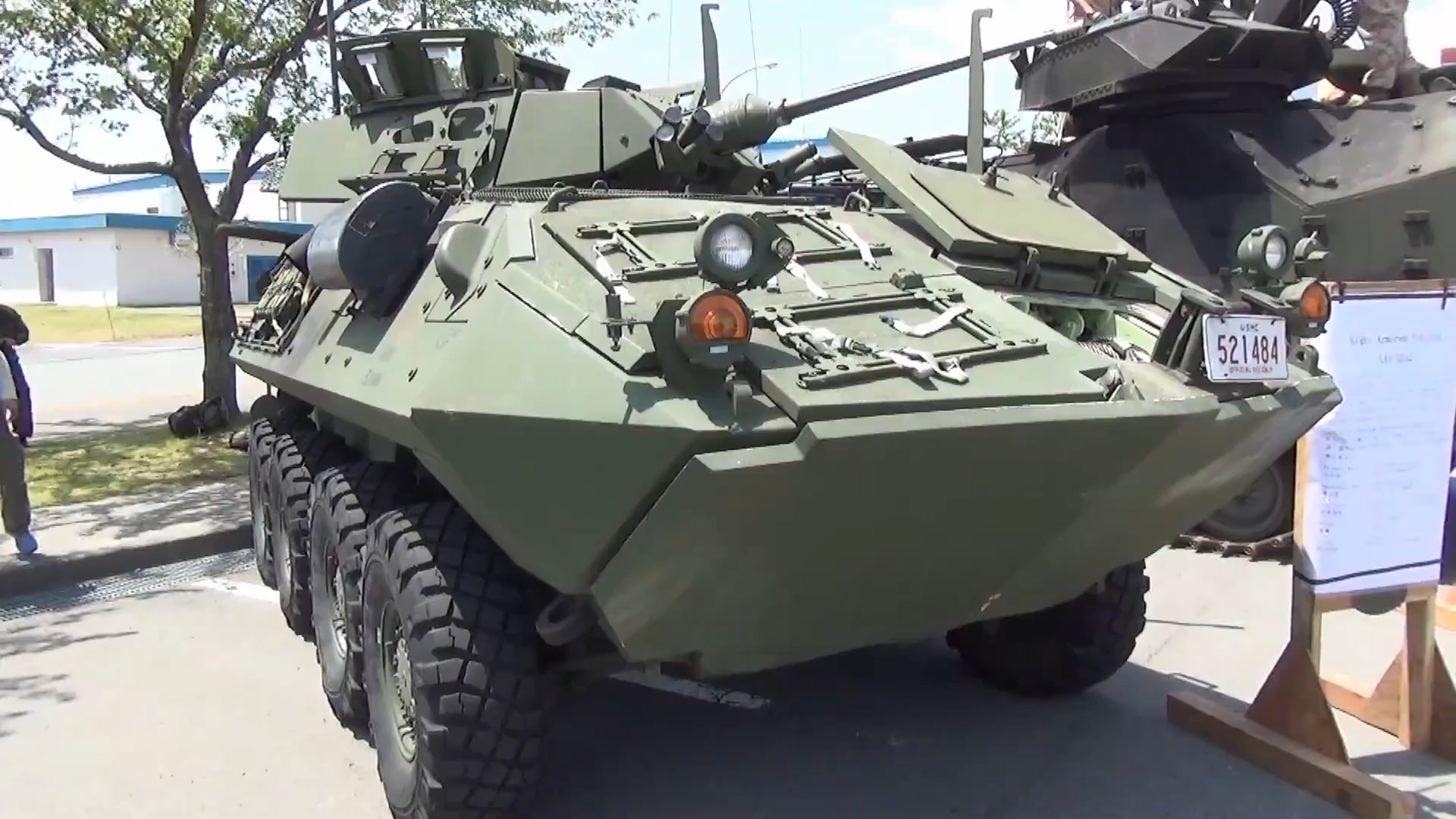 美国海军陆战队，LAV-25A2型轮式步兵战车，静态公开展示！_新浪新闻