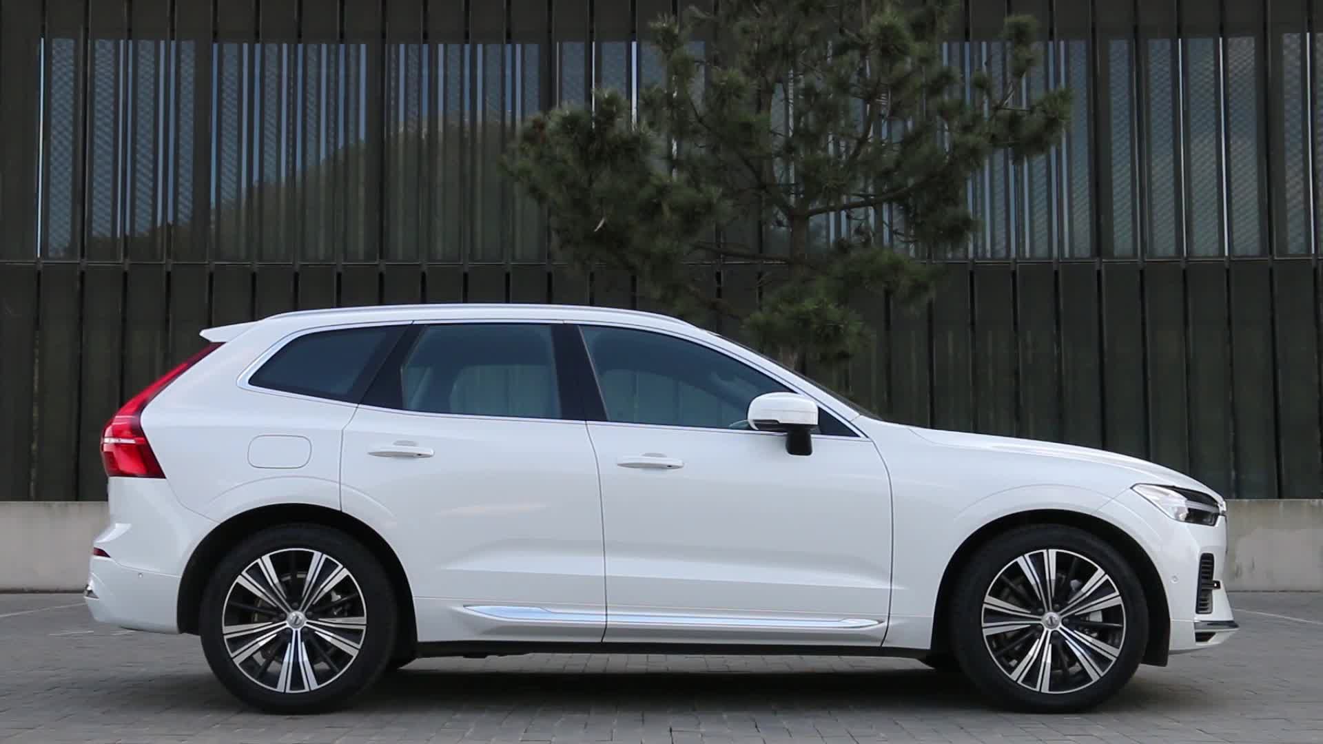 【沃尔沃2023款沃尔沃XC60混动 T8 插电混动 长续航四驱智远运动版】报价_参数_图片 – 新浪汽车