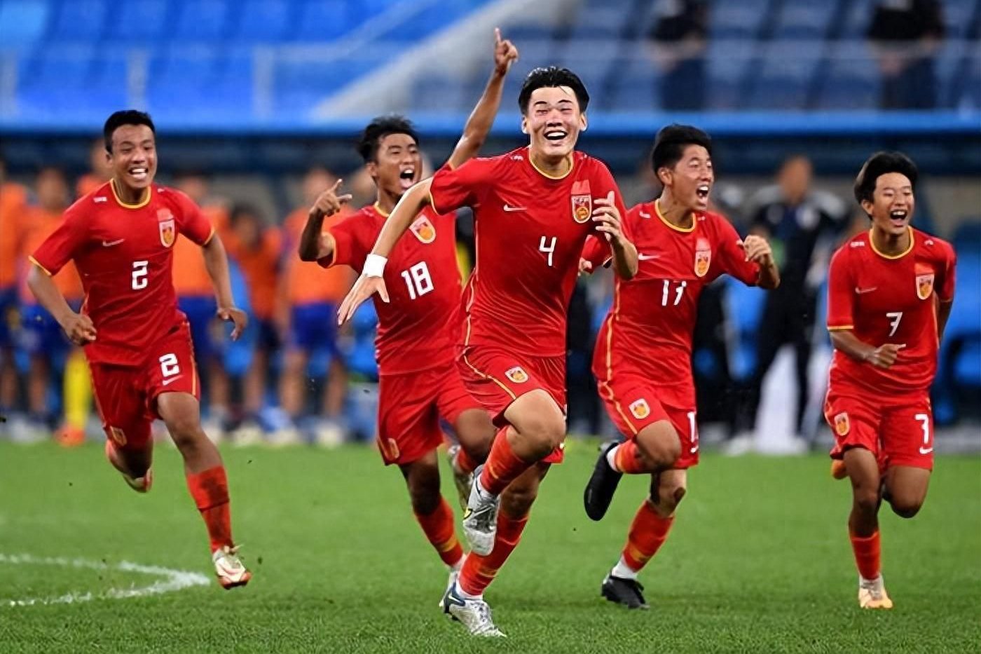 U17亚预赛：中国男足2-0完胜巴林！日本籍主帅首秀开门红|艾比布拉|中国队|巴林队_新浪新闻