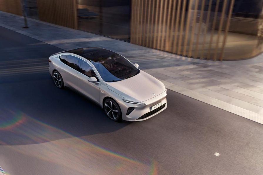 50多万的蔚来ET7续航1000km，3.9秒破百，打7系能赢吗？-新浪汽车