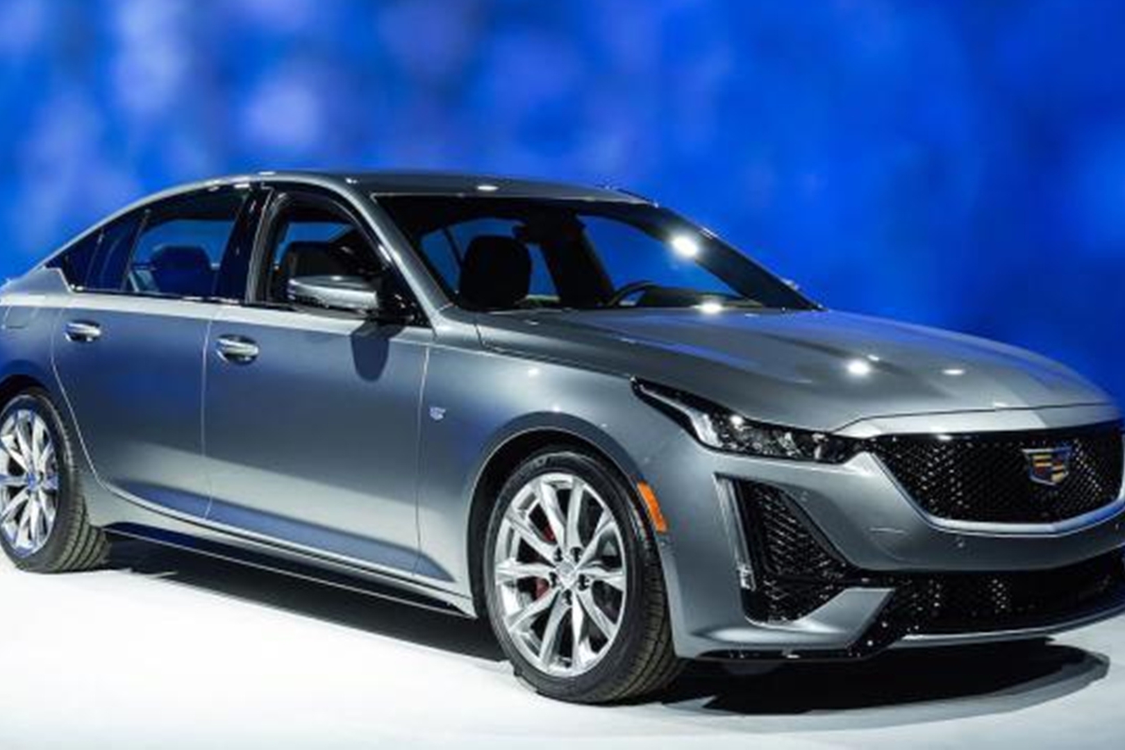 上半年新车回顾：性价比更高，凯迪拉克CT5尊贵版了解下-新浪汽车