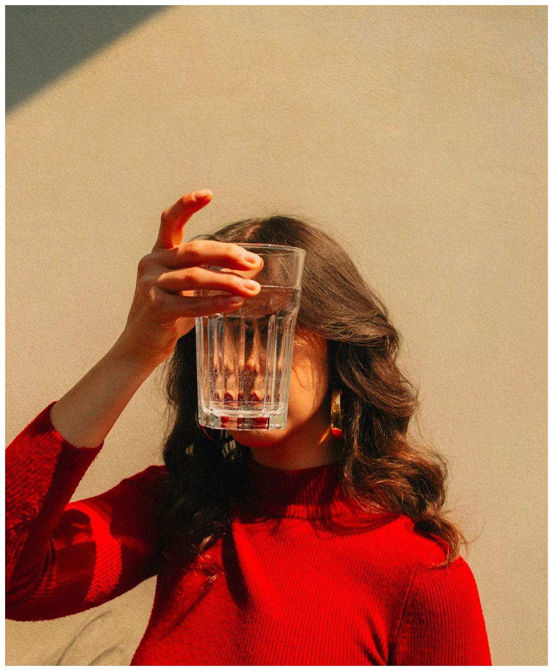 单人照的拍摄方式，艺术家Laura Perrucci充满故事性的摄影灵感|故事性|摄影|灵感_新浪新闻