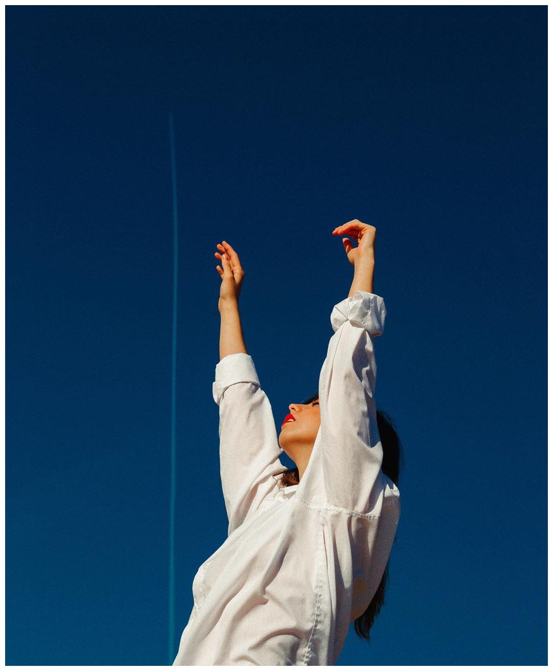 单人照的拍摄方式，艺术家Laura Perrucci充满故事性的摄影灵感|故事性|摄影|灵感_新浪新闻