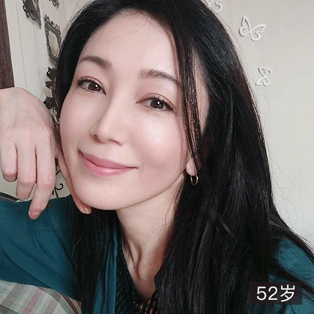 日本熟女阿姨坂村薰,52岁完胜39岁容颜,外形神似金喜爱