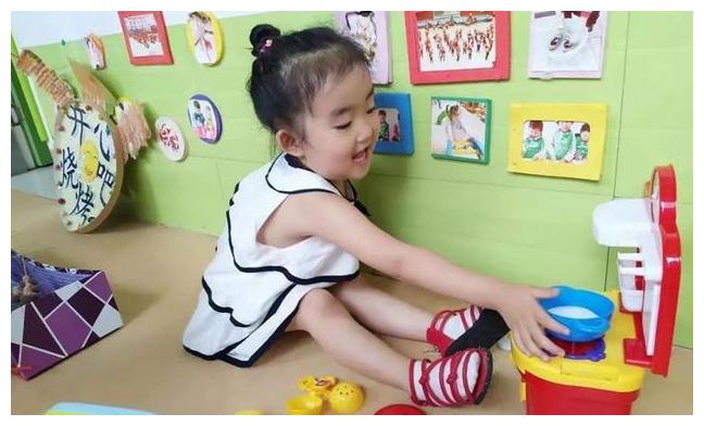 孩子上幼儿园后,不知道怎么和别人相处?妈妈用这3招搞定 幼儿园 零食 上下学 新浪新闻