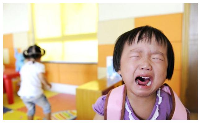 孩子上幼儿园后,不知道怎么和别人相处?妈妈用这3招搞定 幼儿园 零食 上下学 新浪新闻