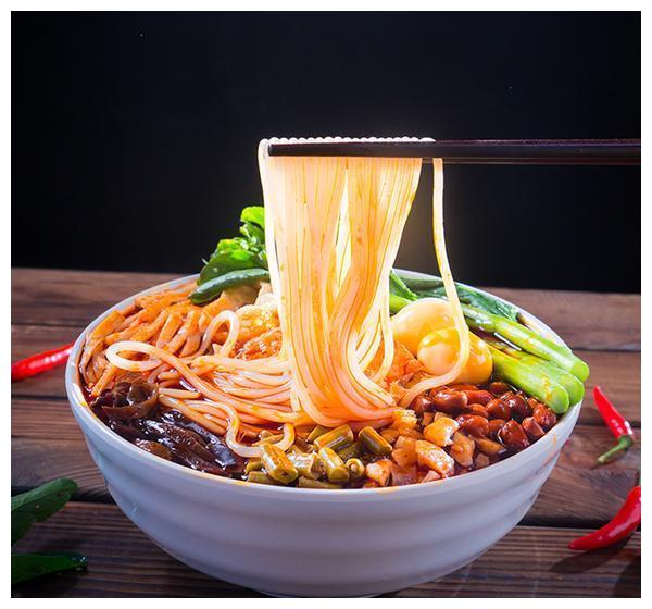 螺蛳粉那么臭,而且里面没有螺蛳?为什么有的人会对它上瘾?