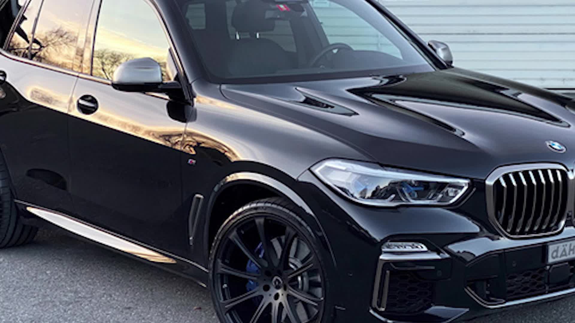 宝马X5 M50i改装版！搭4.4T V8引擎升级运动套件|改装案例|汽车视频|宝马_新浪新闻