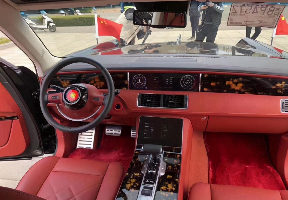 吉林遇860万的红旗L5，身后还有三辆RR幻影，气场一目了然