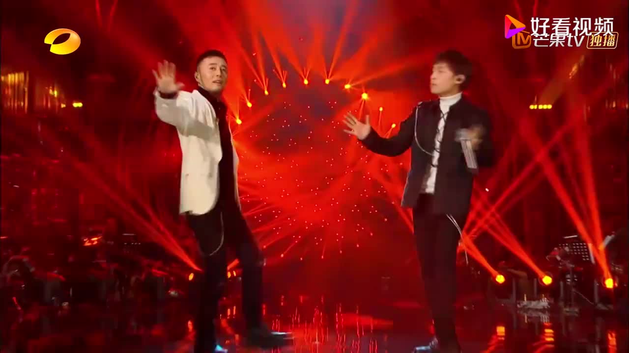 ANU演绎《FLY》，带你感受下藏语说唱！嗨出放飞自我的架势！_新浪新闻