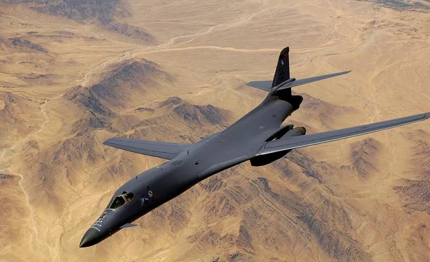 美国的三种现役轰炸机b52、b1b和b2分别需要几名机组成员？|战略轰炸机|轰炸机|机组_新浪新闻