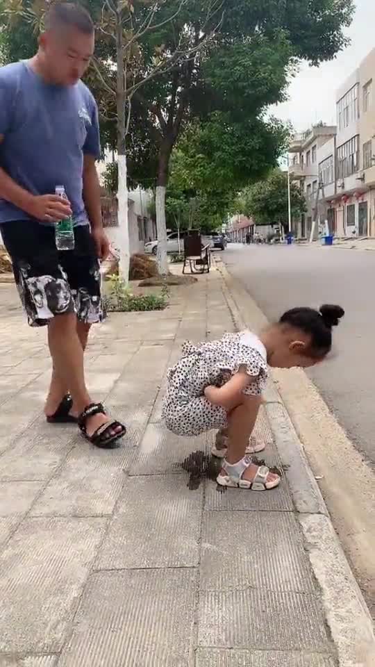 女生小便刺痛女孩小便时尿道痛女性 伤感说说吧