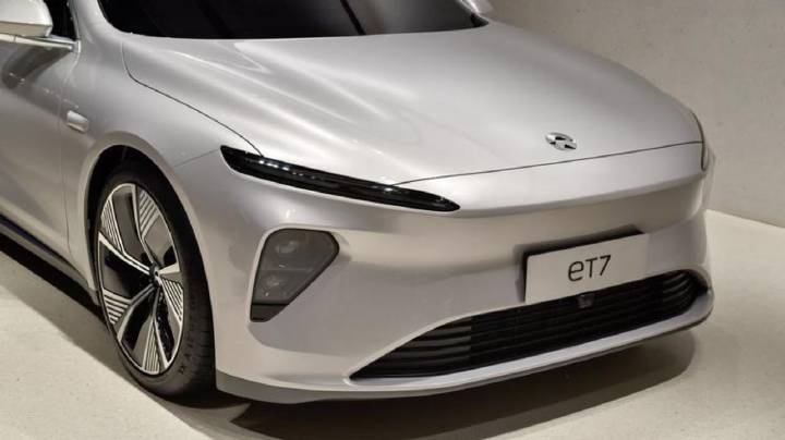 售价超40万😱23款蔚来ET7上市，最高续航 675 公里……-新浪汽车