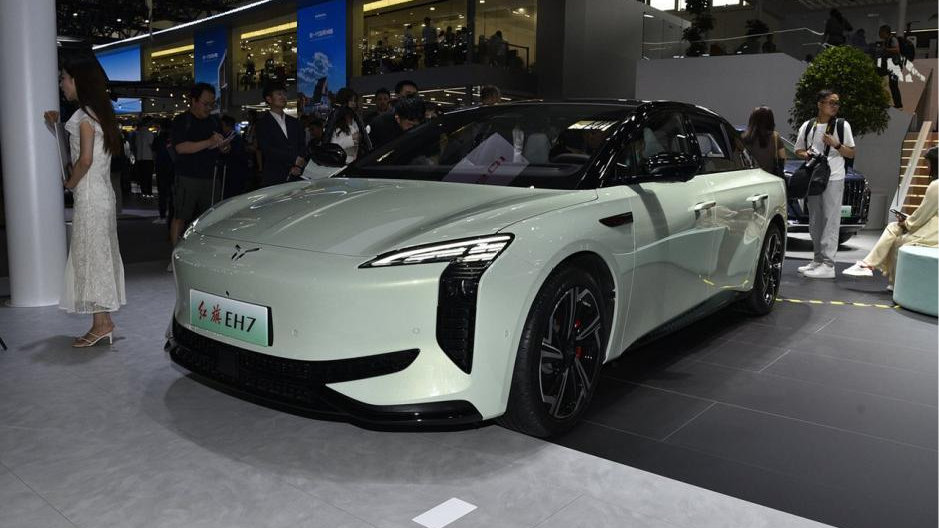 红旗新能源推出新车，EH7续航可达800km，价格跟小米SU7接近-新浪汽车