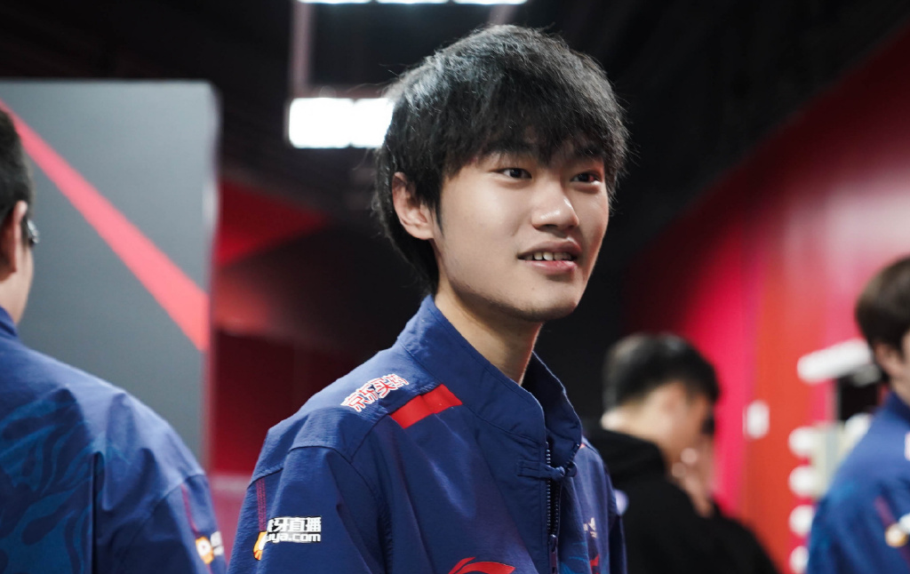 LPL常规赛最终排名出炉！哪些队伍超出预期或让人非常失望？