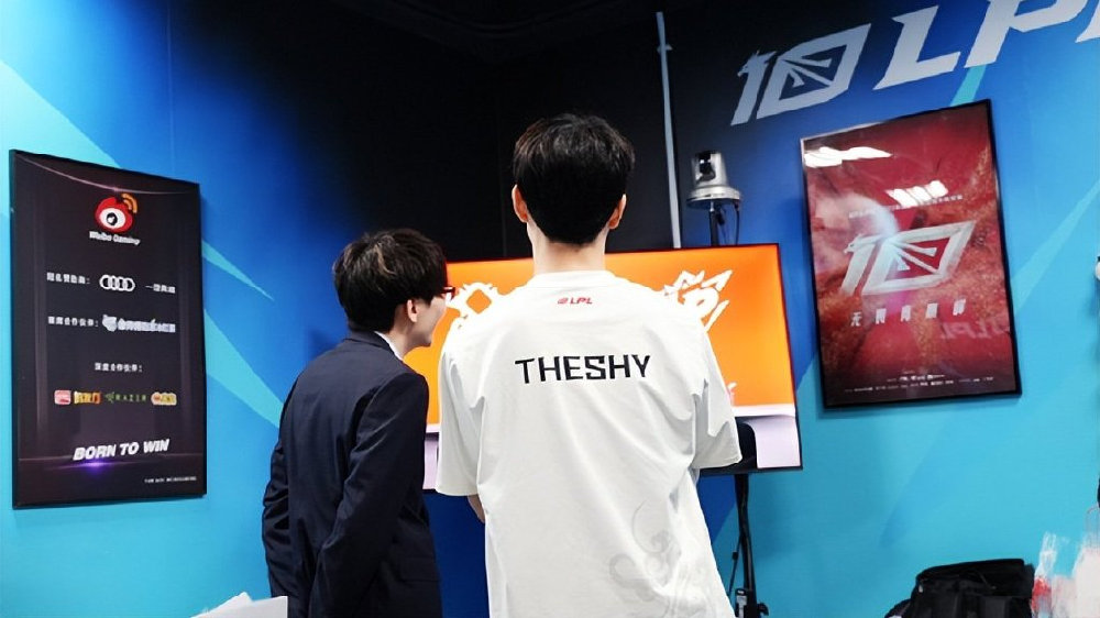 未战先怂？LNG大战WBG，赛前海报太温柔，暗示WBG老了！|比赛|对阵|电竞_新浪新闻