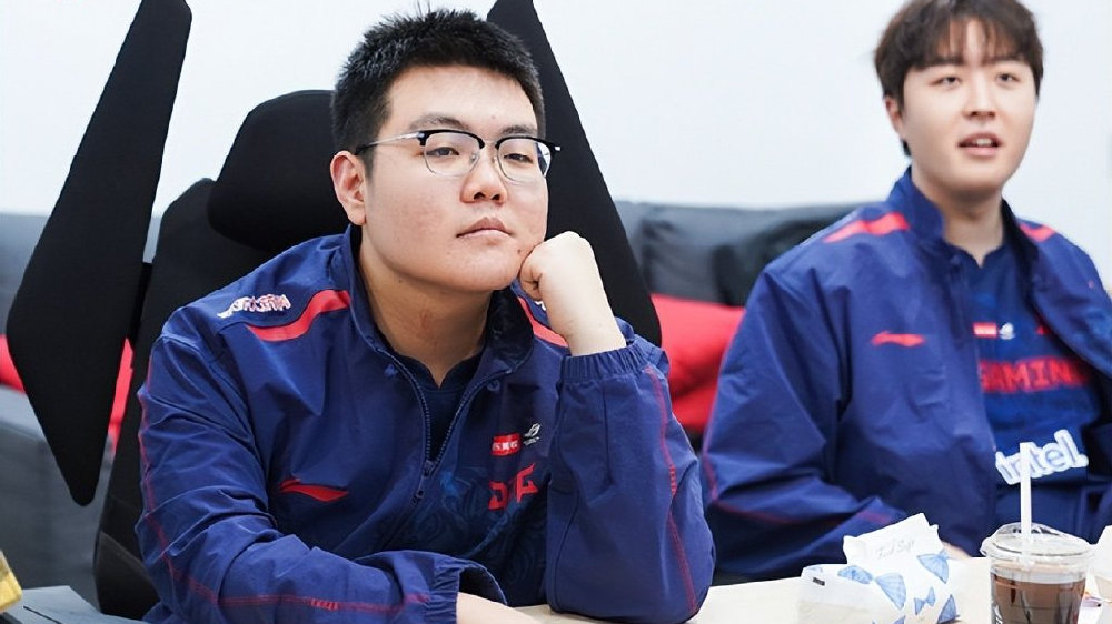 JDG晋升全球战队第二战队！对战OMG，岂不是手到擒来？|战队|手到擒来|队伍_新浪新闻