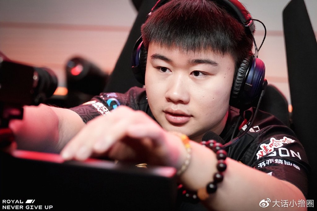 RNG太懂流量了！对战TT放狠话：上次揍完你不服？那再揍一遍！