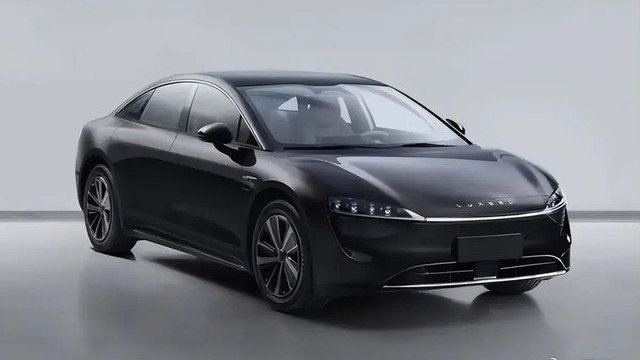 黑科技武装到牙齿！39.98万元起的享界S9让BBA瞬间不香了！-新浪汽车