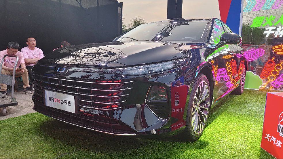 国民大家轿实力上新，奔腾B70龙腾版正式上市，售价11.59万起-新浪汽车