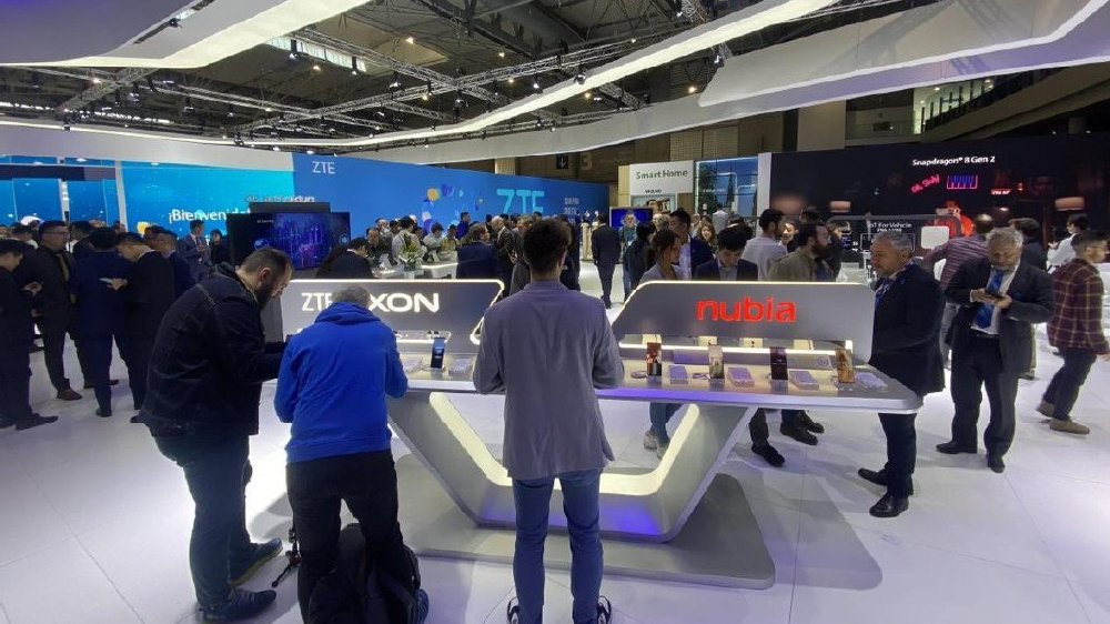 直击MWC 2023：中兴终端发布裸眼3D平板、AR眼镜等多款重磅新品|裸眼3D|3D|平板_新浪新闻