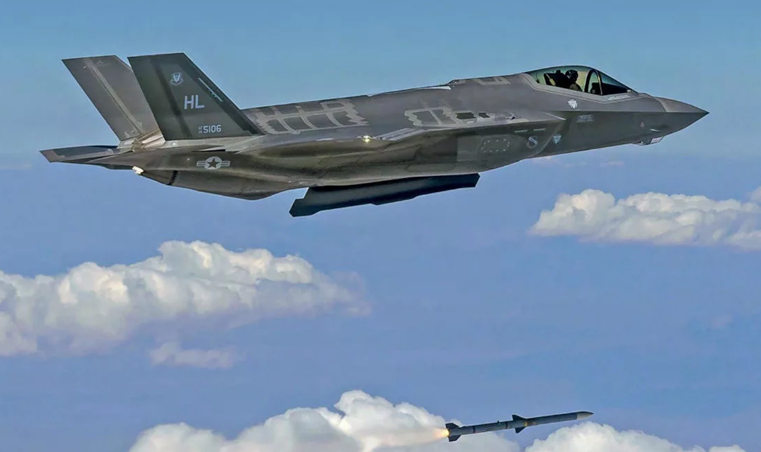 F35战机隐患重重，超音速飞行性能遭遇挑战，美方很无奈！|超音速_新浪新闻