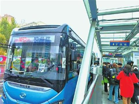 BRT换新车乘客可在车上充电|BRT|乘客|BRT2_新浪新闻