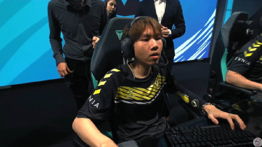 LEC头名VIT被淘汰出局！Bo死歌0作用20分钟惨遭平推|马蹄铁|中野|逆风_新浪新闻